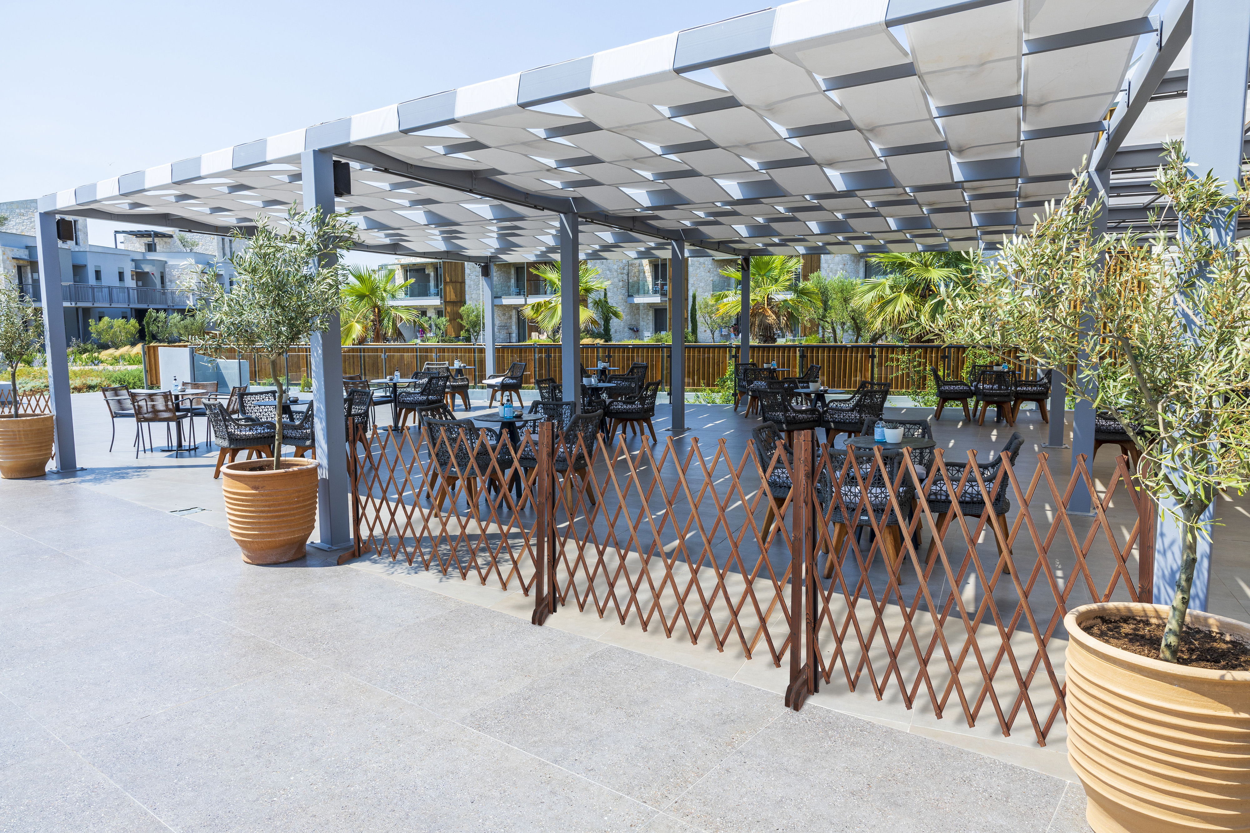 Expandable Trellis Fence | For Indoor and Light Outdoor Use | Displays2Go
