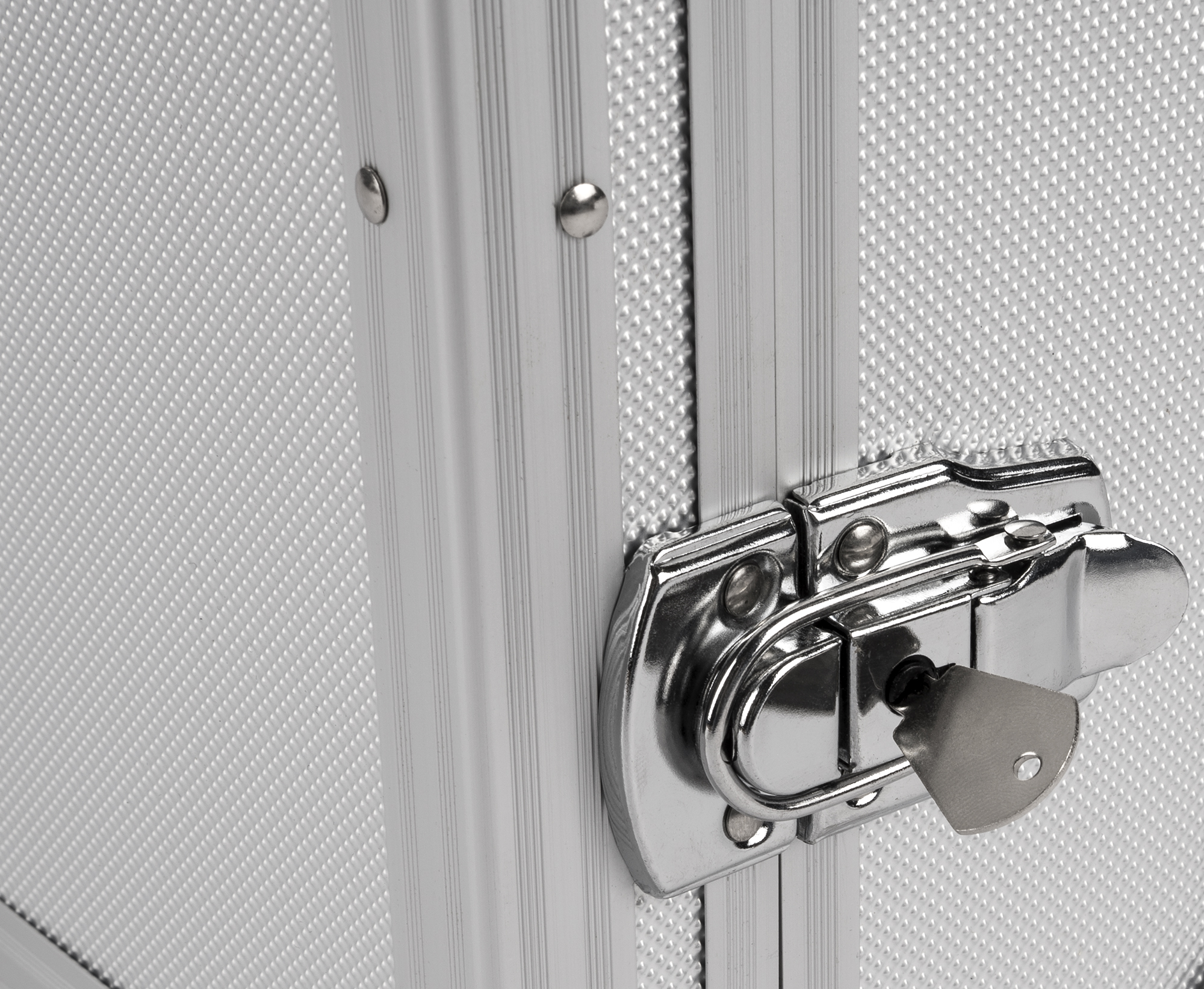 iPad Kiosk Travel Case | 2 Lockable Latches with Keys | Displays2Go