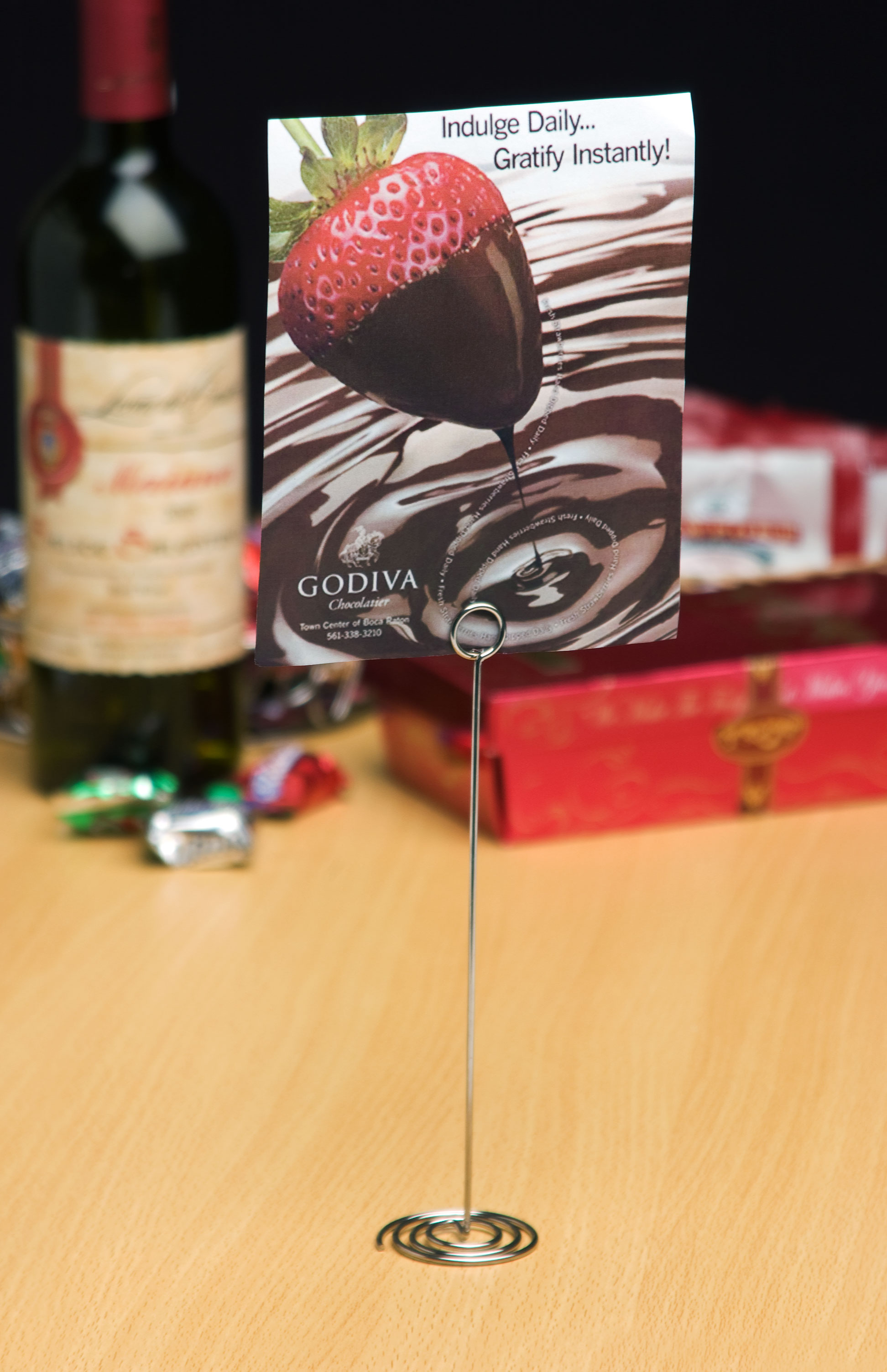 Silver Sign Coil | Memo Holder with Spiraling Design | Displays2Go