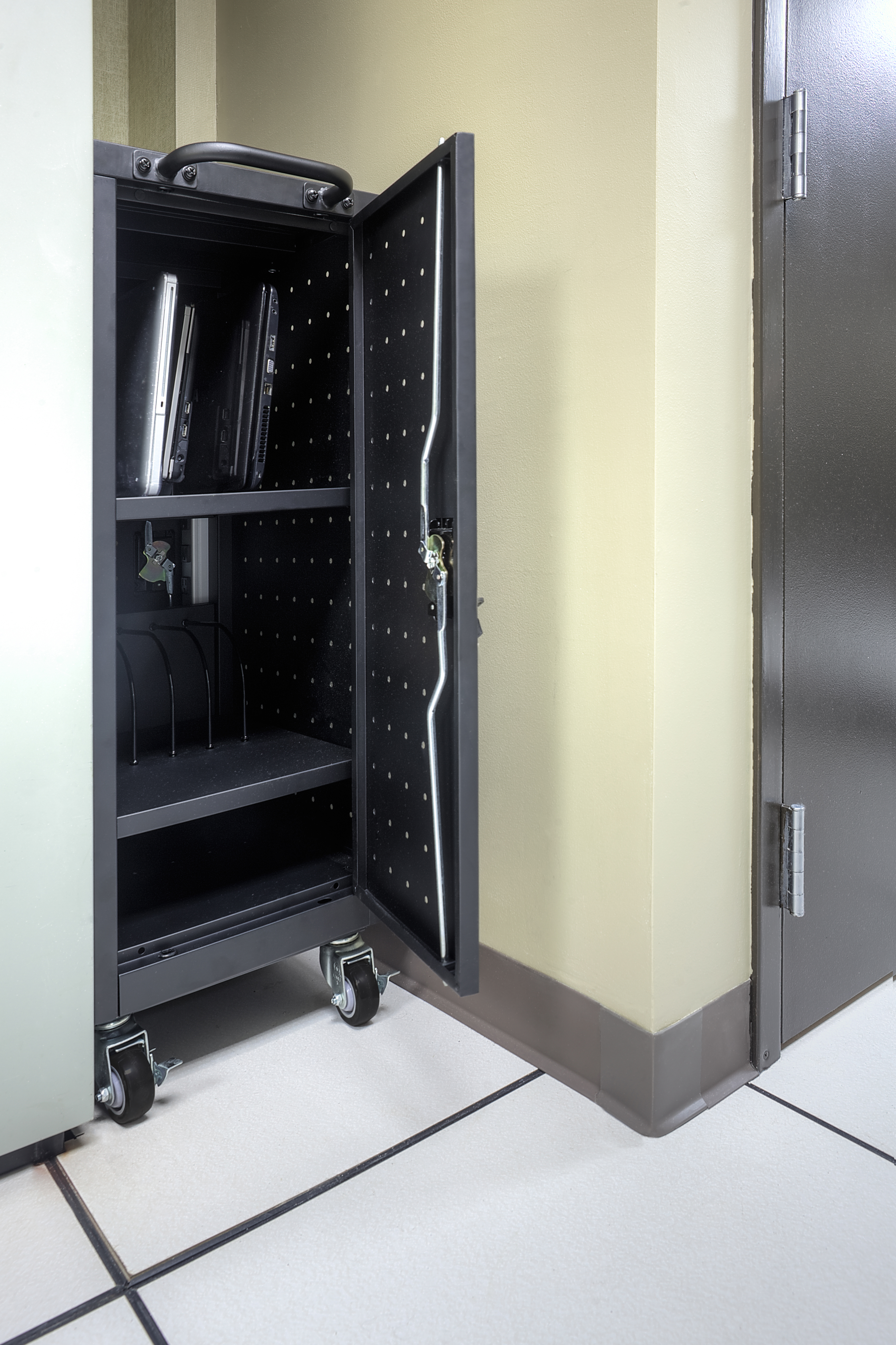 Tablet Charge Cart | Front and Rear Access Doors | Displays2Go