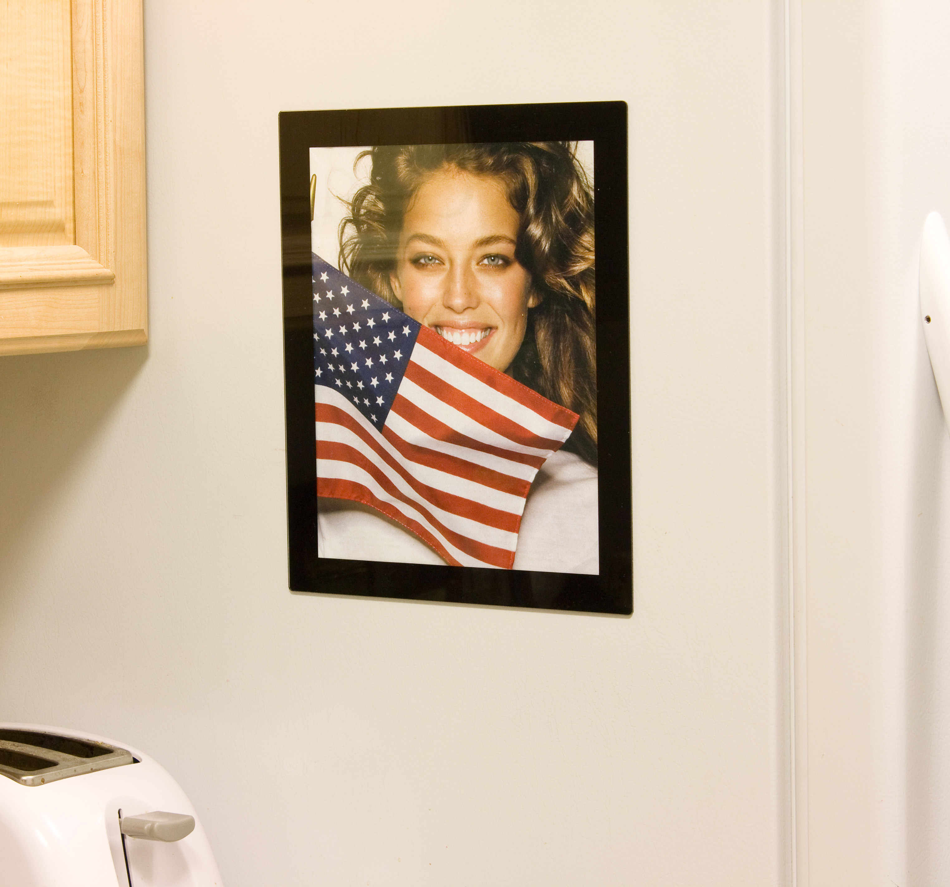 Magnetic Frame for 8 x 10 Photographs, Portraits & Signs | Displays2Go