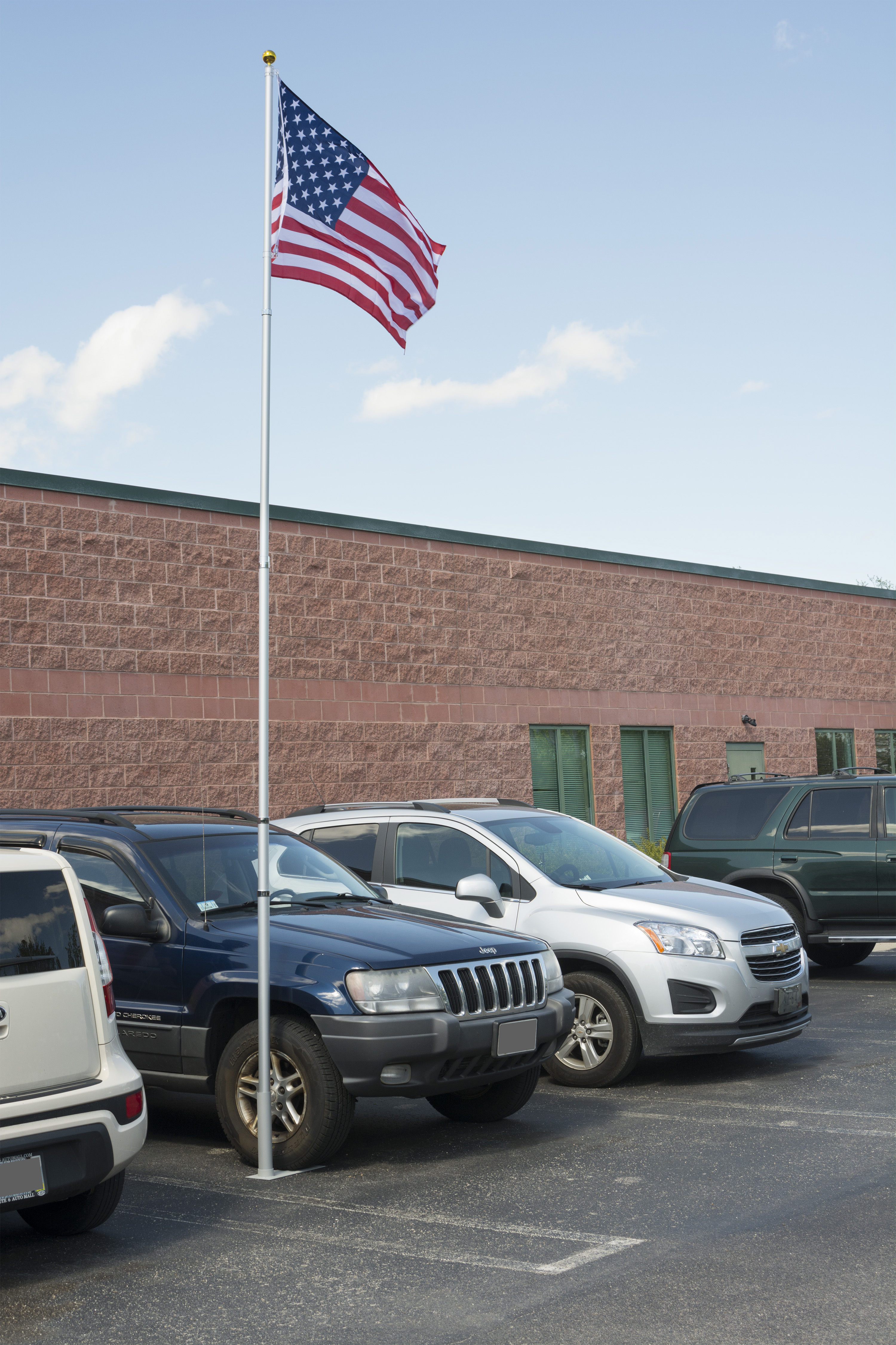 Portable Flag Pole | 3’ x 5’ American Flag Included | Displays2Go