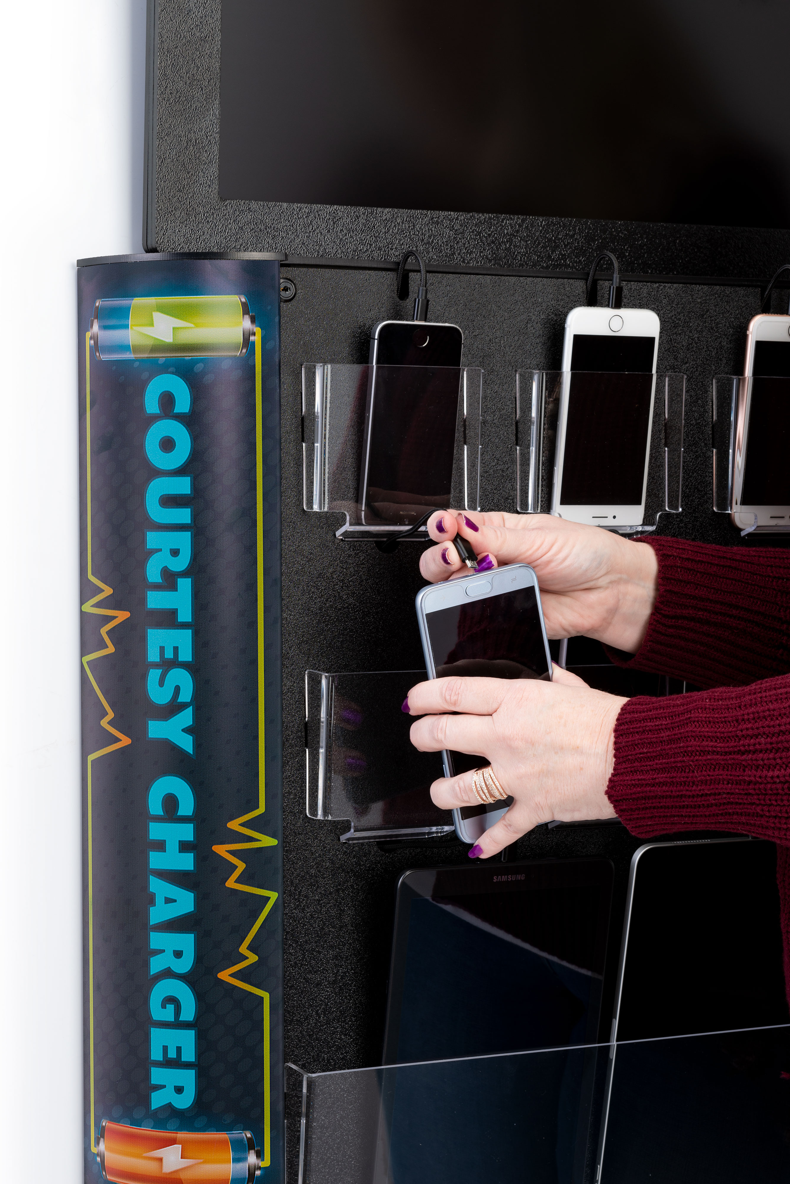 Branded Digital Signage Wall Charging Station | 21.5” Screen | Displays2Go